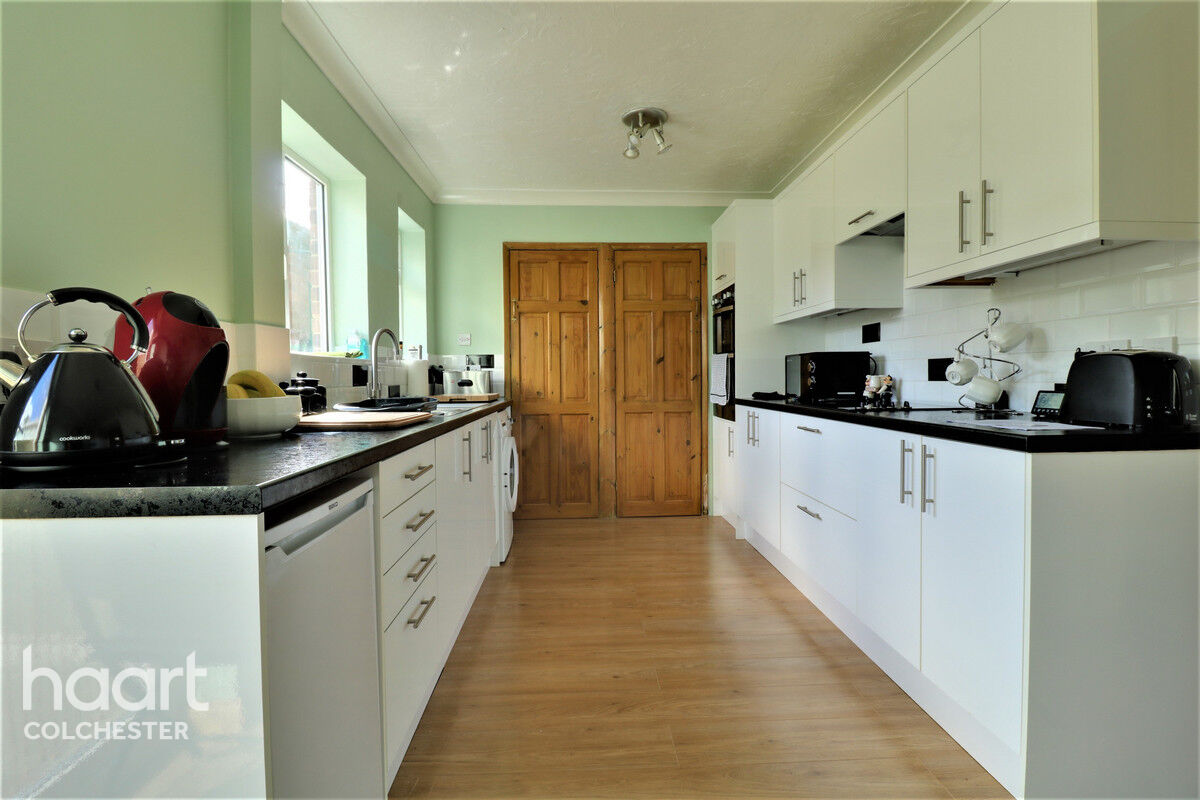 3 bedroom Terraced House | Queen Elizabeth Way, Colchester | £275,000 ...