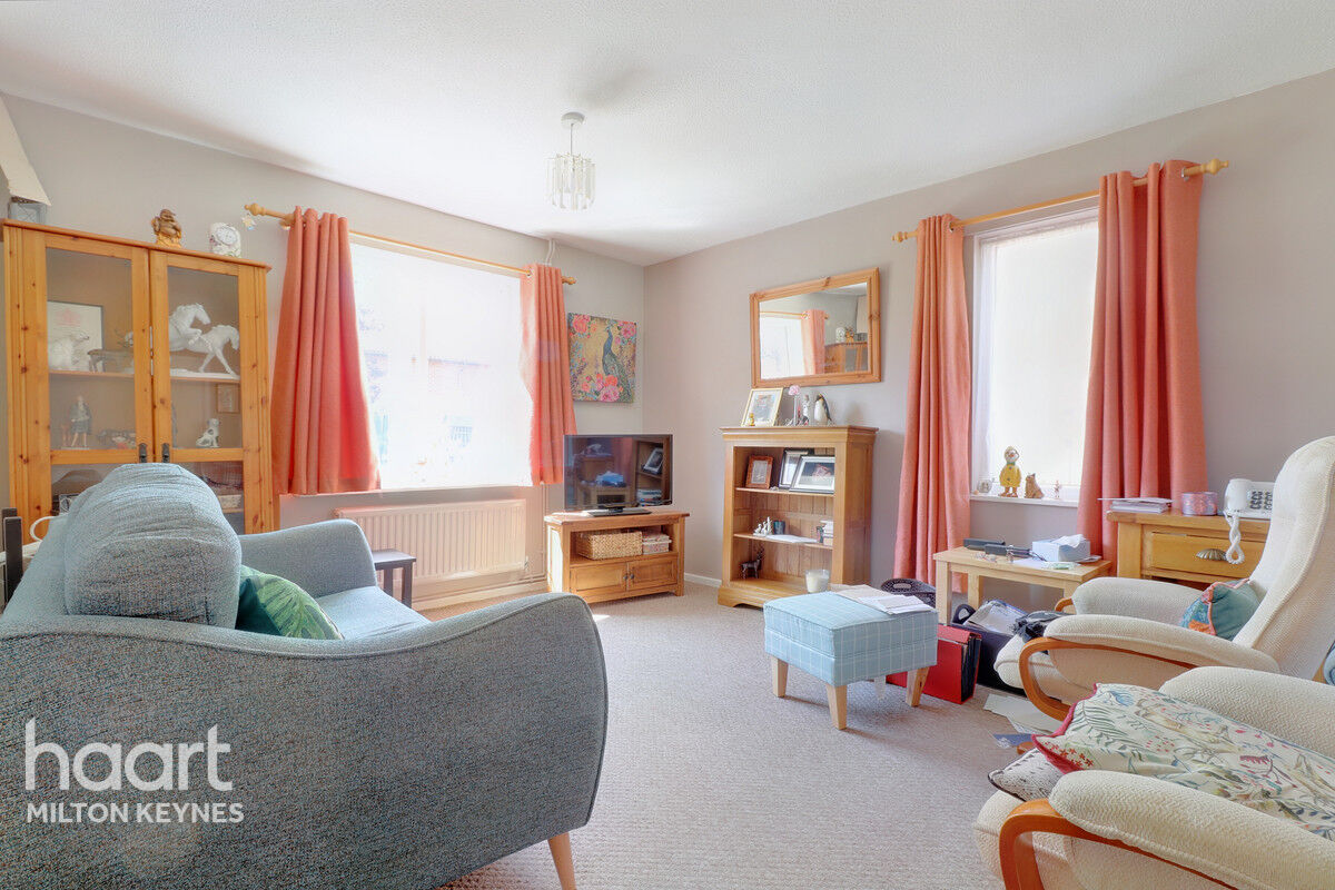 3 Bedroom End Of Terrace House Stafford Grove Shenley Church End £