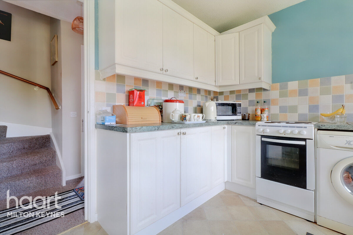 3 Bedroom End Of Terrace House Stafford Grove Shenley Church End £