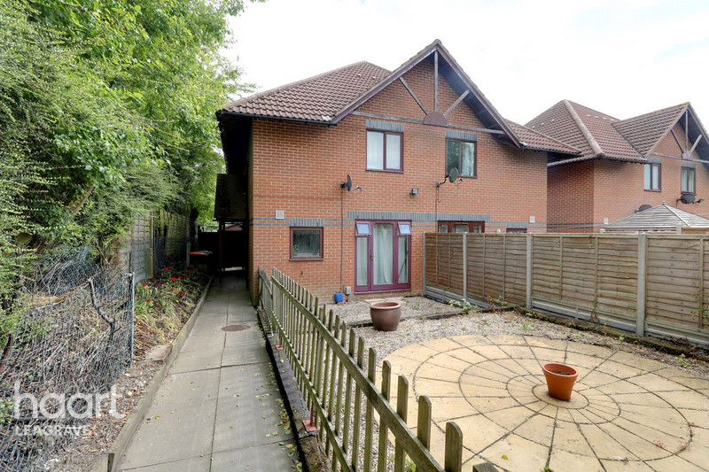 1 bedroom Semi-detached house | Aynscombe Close, Dunstable | £165,000 ...